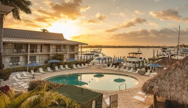Cove Inn on Naples Bay, Naples (updated prices 2026)