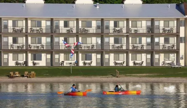 AmericInn by Wyndham Saint Ignace Lakefront, Saint Ignace (updated ...