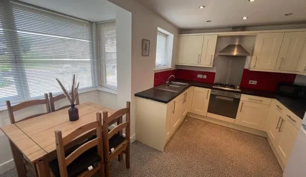 MASSIVE 4 Bedroom 9 Person 3 Bathroom HOUSE, Hull (updated prices 2026)