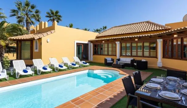 Villa Helen - Heated Pool Wifi SmartTV Barbecue, Corralejo ...