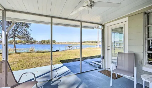 Private Dock and Grill Sunny Lake Weir Retreat!, Summerfield (updated ...