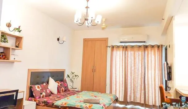 Taj Studios-Serviced Studio Stay for Couple Friendly, Noida (updated ...