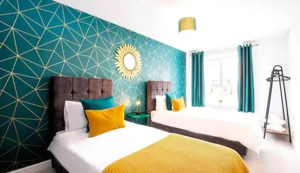 Spacious 5 Bedroom Home Hosted By MCR Dens, Manchester (updated prices ...