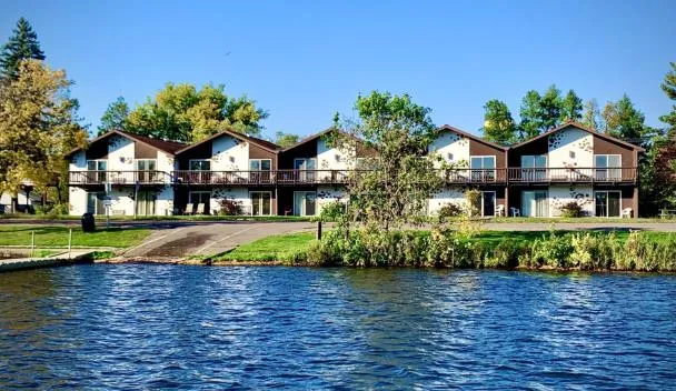 Bridge Inn Tomahawk -1st Floor, 2 Queen Size Bed, Walkout, River View ...