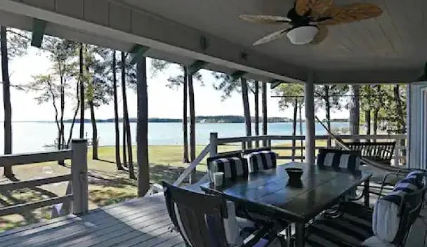Sunset Breezes - quiet waterfront retreat, Woolford (updated prices 2026)
