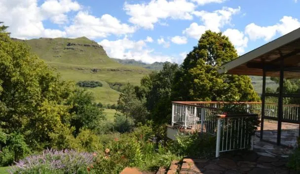 Thekwane Nest and Ondini Self catering cottages, Drakensberg Garden ...