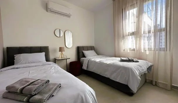 Caesar Arrius 27, Amaizing Spacious 2-Bedroom-2 Bathroom Apartment ...