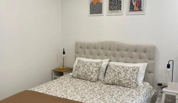 GlamByAJ with free parking and Netflix, Pula (updated prices 2026)