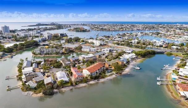 3 Bedroom Canal Front in Mooloolaba by BOXXLA, Mooloolaba (updated ...
