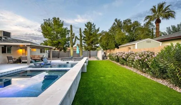 Dos Cacti outdoor oasis, heated pool, spa, bikes, EV, BBQ, Scottsdale ...