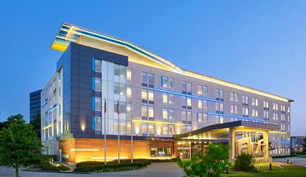 Aloft by Marriott Las Colinas, Irving (updated prices 2026)