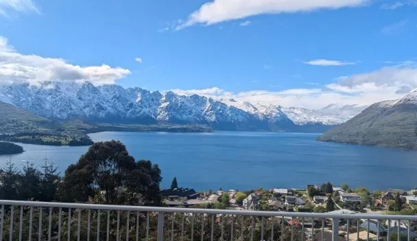 Greenstone Panorama - Family Bach - Stunning Views, Queenstown (updated ...