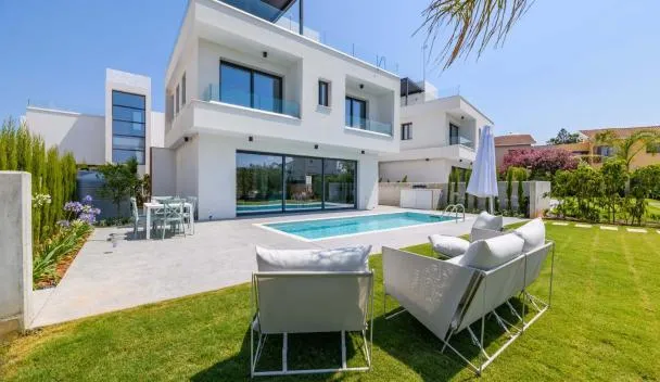 By The Beach - Blue Topaz Villa, Protaras (updated prices 2026)