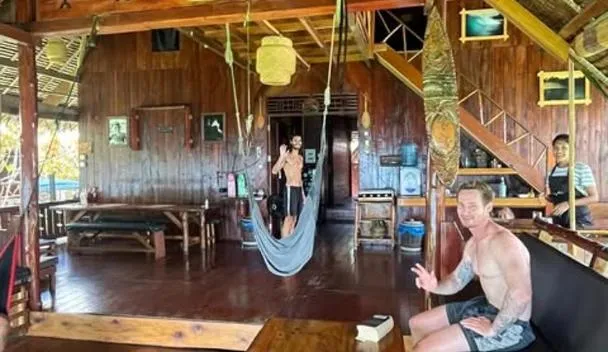 Playgrounds Sabbit Mentawai Surfcamp, Pulau Masokut (precios ...