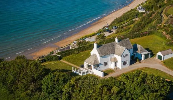 Cliff Top - Panoramic Sea Views with Spa & Hot Tub, Nefyn (updated ...