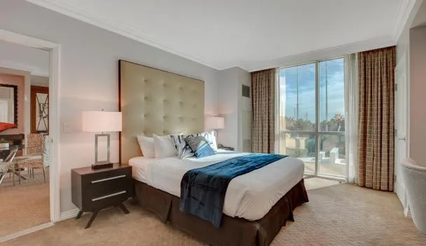 The Blue Hour Suite at MGM Signature Tower 3 with Balcony 5 MIN WALK ...