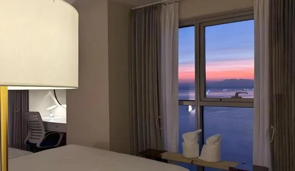 Modern 1BR with Balcony Facing Infinity Pool Manila Bay Sunset Near ...