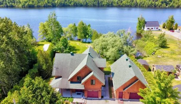 Le Grandes-Piles navigable river spa and ski, Grandes-Piles (tarifs ...