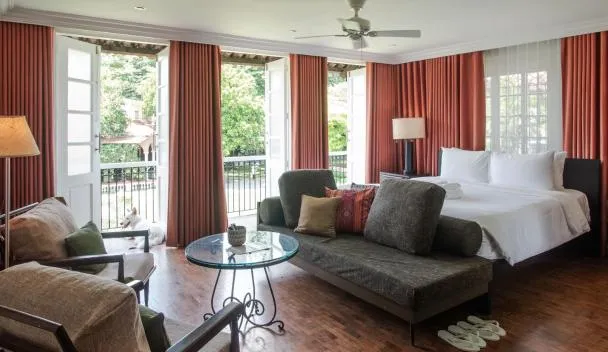 MiraNamin Nest BANABA - Garden View Suite in Historic Home - Bathtub ...
