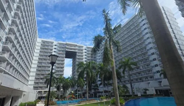 SHELL RESIDENCES-TOWER B UNIT 1122 by ISLANDFRONT HOSPITALITY, Sampong ...