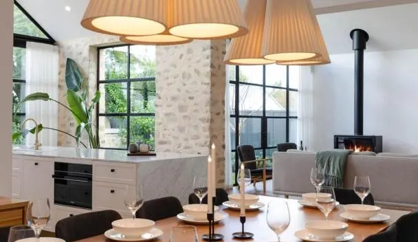 Luxurious 4BR 2 BTH light filled whole executive home, Unley (updated ...