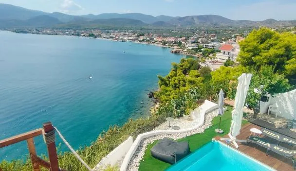 Aiora -Infinity Pool on the Cliff -Private Beach, Лутра-Ореас-Эленис ...