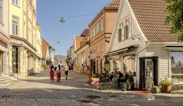 Varmt og hjemmekoselig Bergenshus med 2 leiligheter - i rolig smau i ...