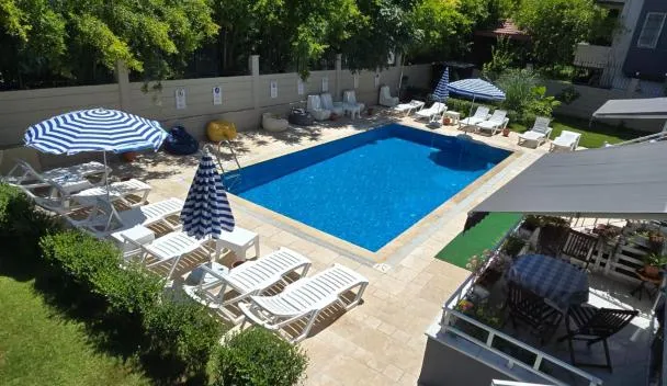 Perfectly Located Holiday Stay in Side Walking Distance to the Beach ...