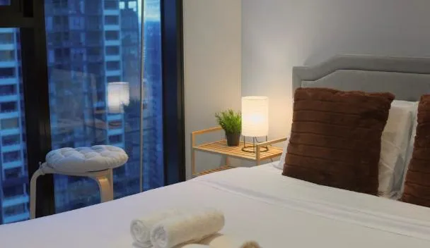Hinoki Edition 2BR City Views Gym, Pool, Sauna and Spa, Melbourne ...