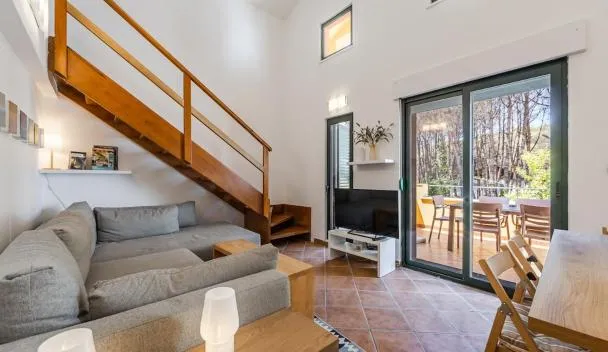 Villa Dita Qerret Relaxing Beachfront Stay by PikHost, Golem ...
