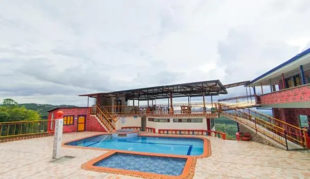 Finca Bella Vista con Salón Piscina Jacuzzi y Vista Panorámica, Pereira ...
