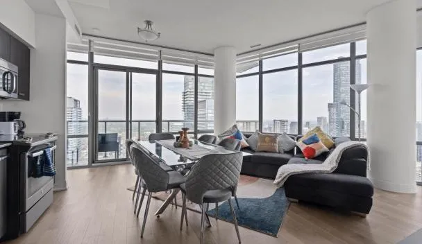 Spacious 2 Bedroom High Floor with Skyline View with Balcony in DT ...