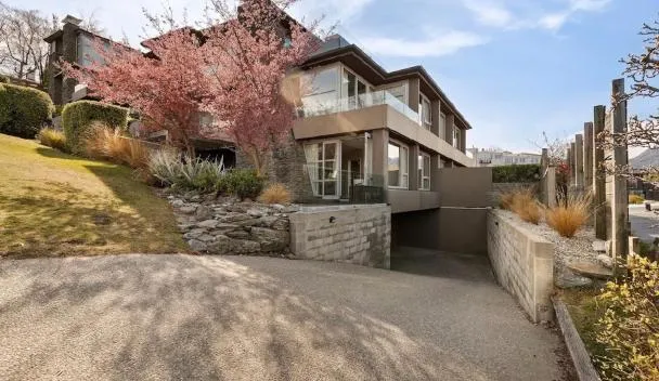 Adelaide Courtyard - Walk to Town - Free Parking, Queenstown ...