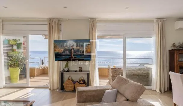 Incredible renovated apartment on the waterfront, Lloret de Mar ...