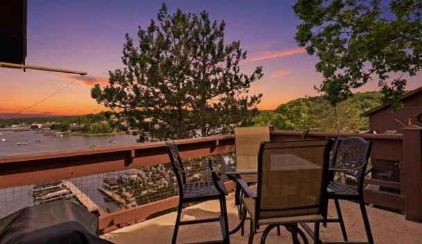 Boat Ramp Swim Dock Year Round Pools Sleeps13, Osage Beach (updated ...