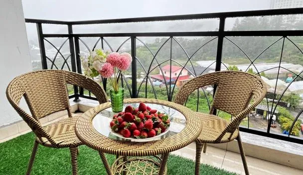 16 Celcius Sunrise & Mountain view, Top Floor Hotel Apartment in Kea ...